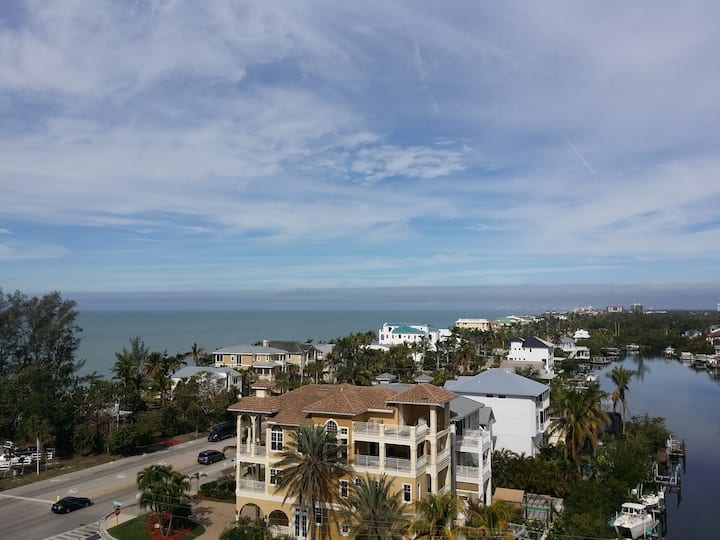 Bonita Springs/gulf View 9th Floor/steps To Beach! - Bonita Springs, FL