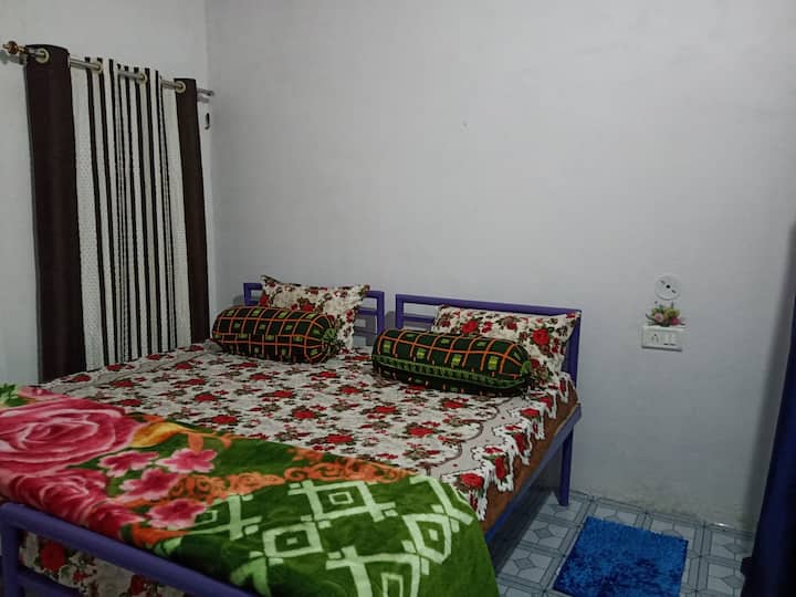 Holiday Home Stay - 카주라호
