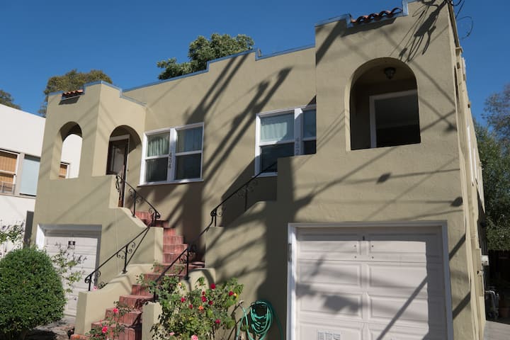 Creekside Unit In Vibrant Dimond District - Oakland, CA