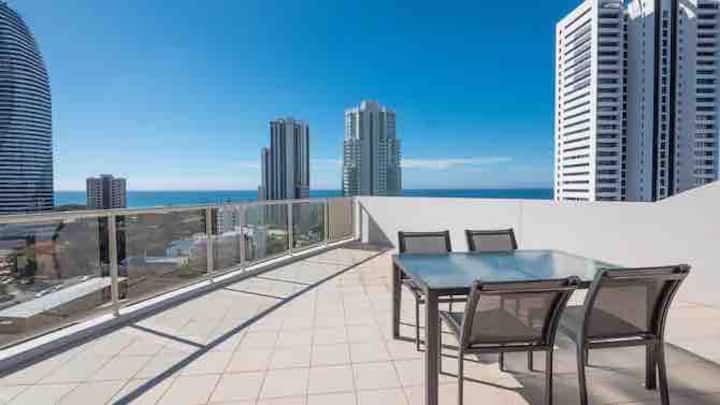 Sub Penthouse On Broadbeach - Gold Coast