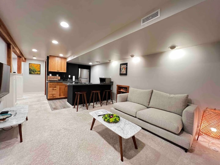 Private 2 Bedroom Apt W/ King Bed & Parking In Sea - Seattle, WA