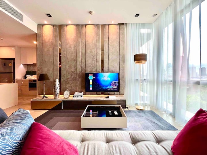 Luxury In Prime Area Bangkok Pickupservice - Bangkok