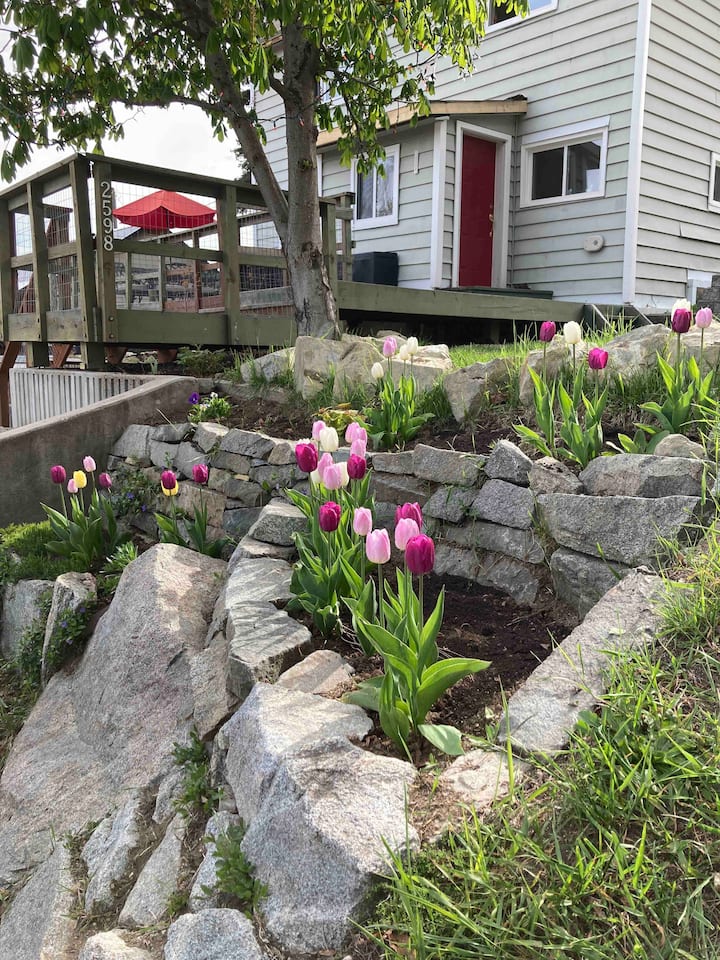 Avalon - Right In Town W/ Valley View And Hot Tub - Rossland