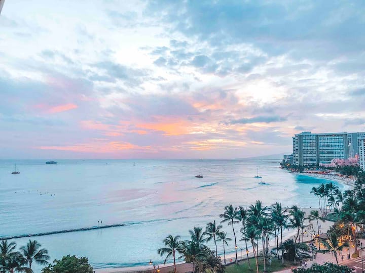 Luxury Beachfront Condo With Amazing Ocean Views - Honolulu, HI