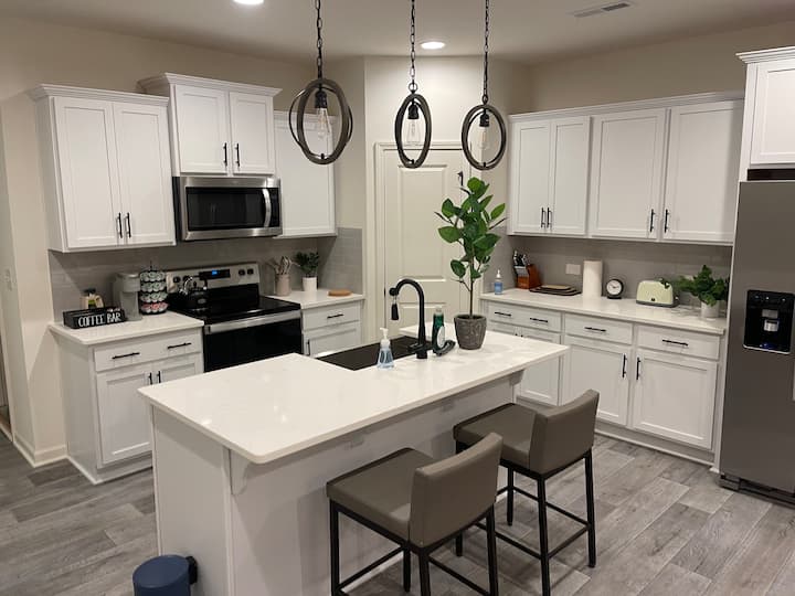 Brand New 3 Bdr W/ King Bed 8 Mins To White Water - Belmont, NC