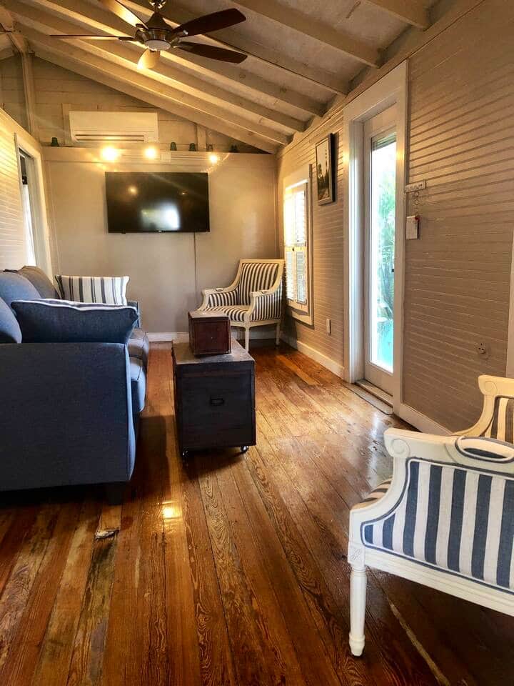 Manatee Point Cottage, Private Waterfront Getaway - Melbourne