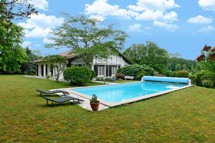 Arbonne Villa With Charming Gardens/heated Pool - Pays basque français