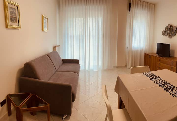 Bilocale In Centro  Con Terrazzo E Scorcio Di Mare - Loano