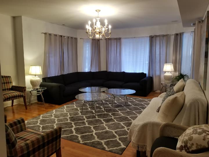 Luxury Bedroom Queen Suite W/ Private Bath - Chicago