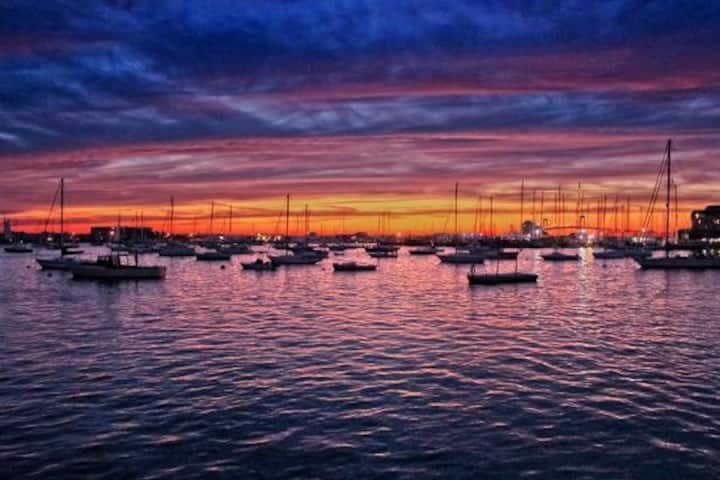 Elegant 6 Bedroom Penthouse On Thames - Jamestown, RI