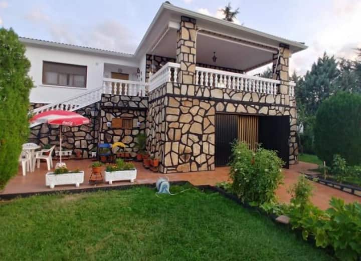 Casa Confortable Totalmente Independiente - La Adrada