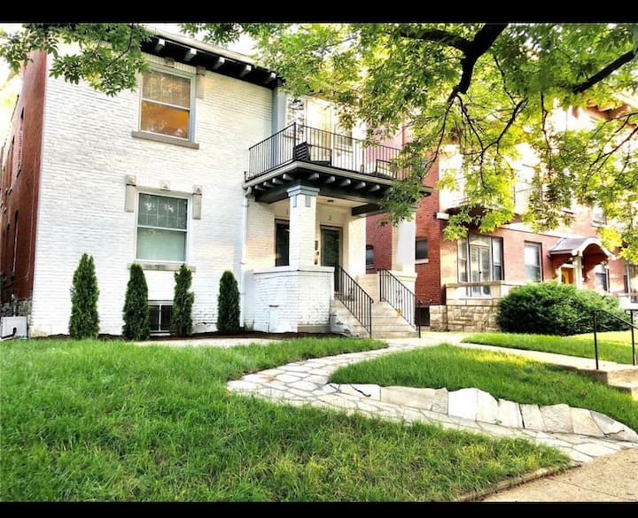 *Best*location*in Stl*near*washu*forestpark - St. Louis, MO