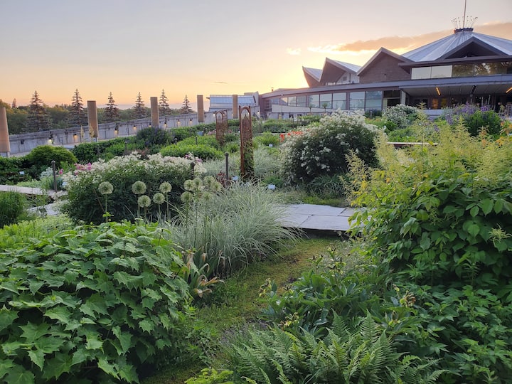 Ten Paces From The Festival! - Stratford