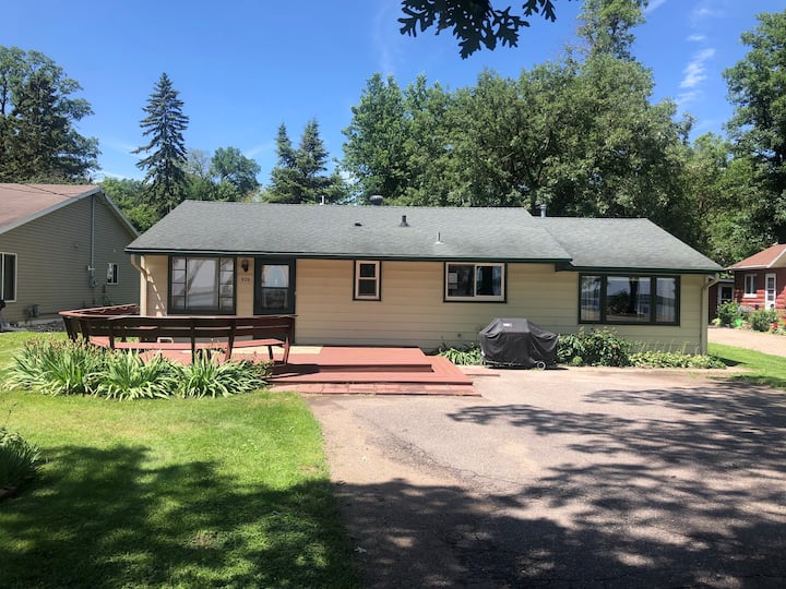 3 Bed Lake Home, Beach Vibes, Located On Dl Strip! - Detroit Lakes, MN