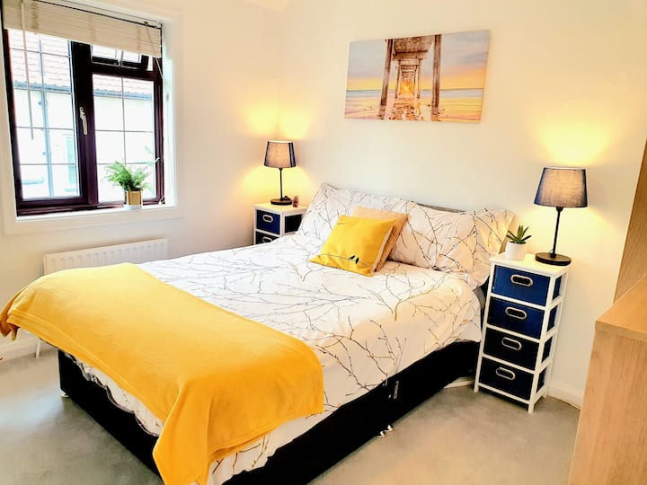 Colorful 3bed, Free Parking, Access O2 / L. Bridge - London