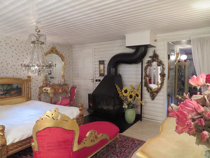 The Vila - Nora