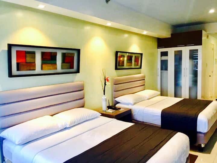 Serene Wind Habagat Unit Taal View W/ Balcony - Tagaytay