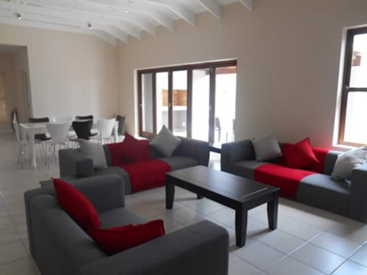 Spacious Stylish Holiday Home In Beautiful Estate - Plettenberg Bay