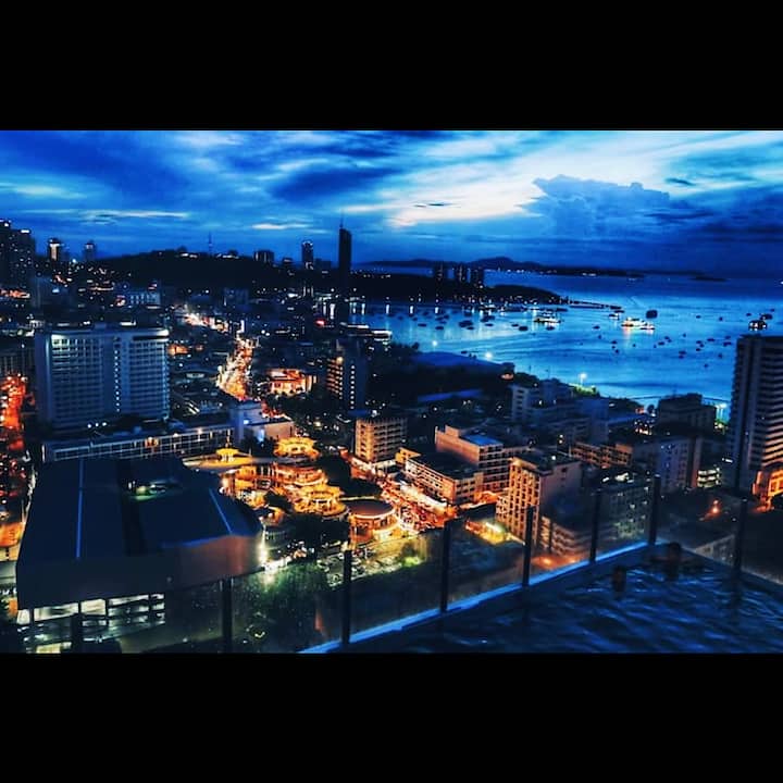 芭堤雅Thebase网红公寓位于市中心交通便利购物方便蜜月度假首选无边泳池 - Pattaya City