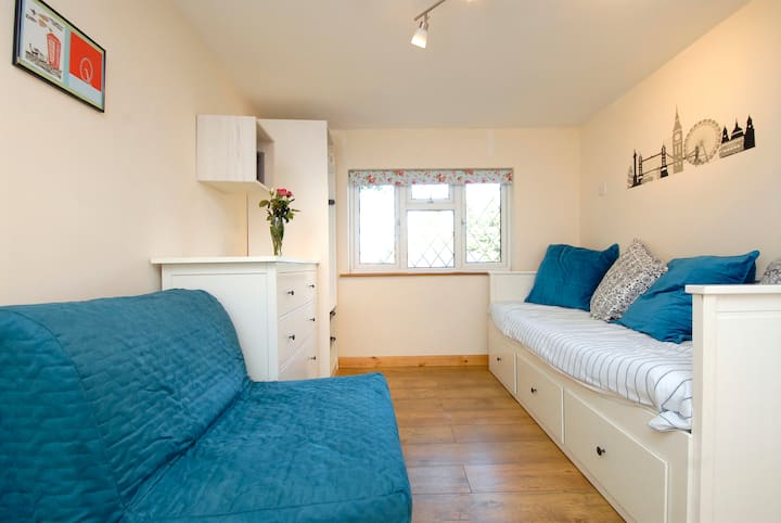 The Snug - Independent Studio For 3 (Small Space) - イギリス クロイドン