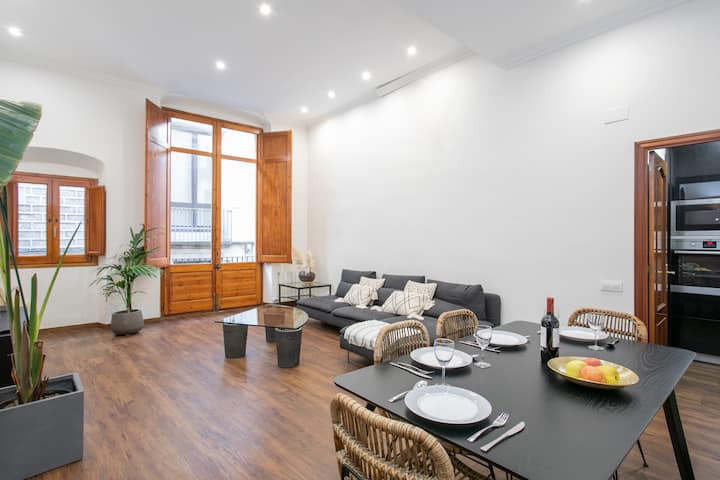 Barcelona Living: Modern Downtown Escape - Barcelona