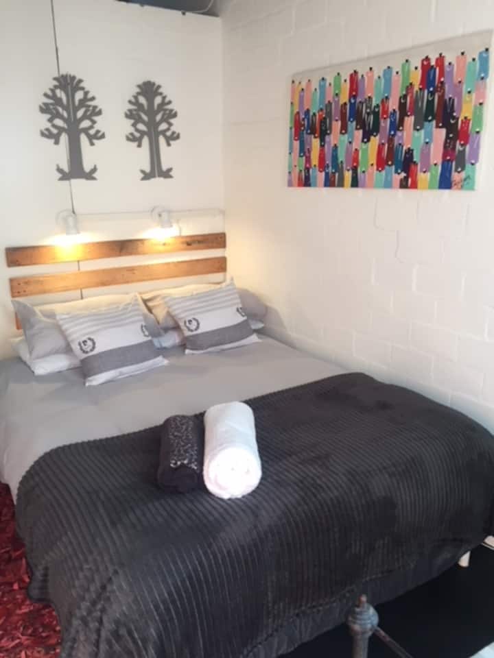 Oak Bachelor Studio
Now Open! - Stellenbosch