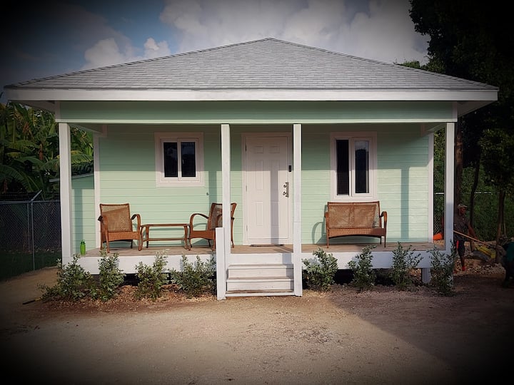 Tropical Leisure 2br Cottage With Beach Nearby - Nassau