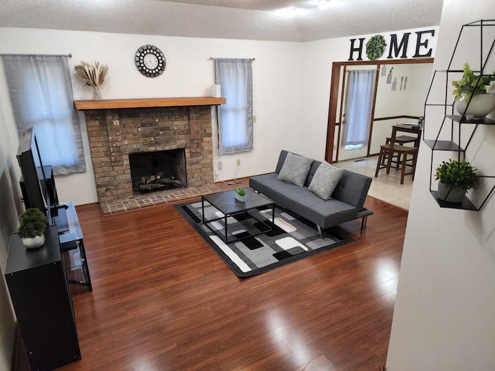⭐️Bright Cozy Home Near 🎣Bass Pro Shops | 350mbps - Springfield, MO