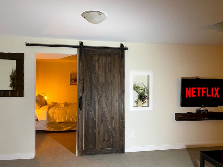 Charming Modern Barn Style Apartment - Ottawa