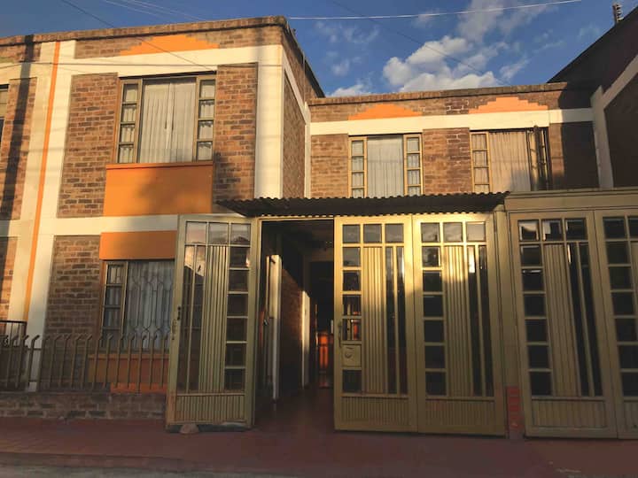 Acogedora Casa Cerca A Termales Y Lago Sochagota - Paipa