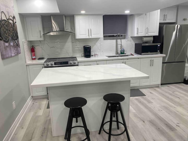 Luxurious & Upscale Basement Apartment - Caledon