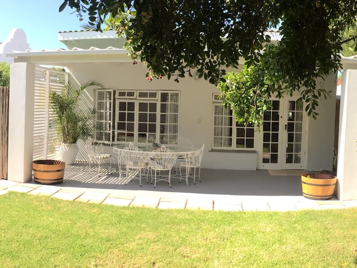 Private Two Bedroom Garden Cottage - Hermanus