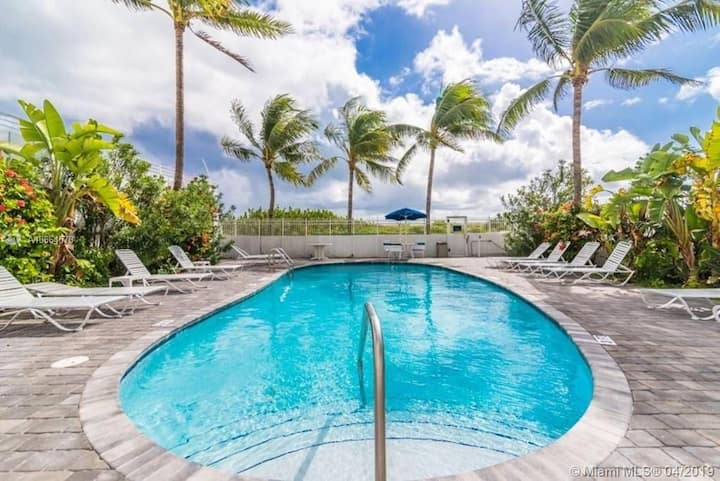 Oceanfront Studio - South Beach - Miami - Miami Beach, FL