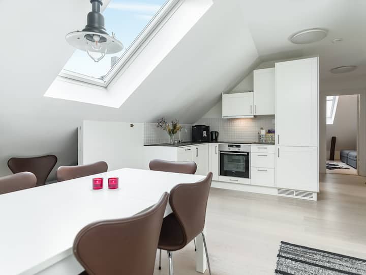 Modern, Bright Attic In 400 Year Old House - Lidingö