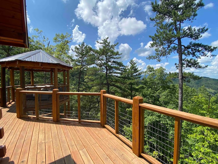 Mountaintop Smoky Mountain Cabin: Views & Location - United States