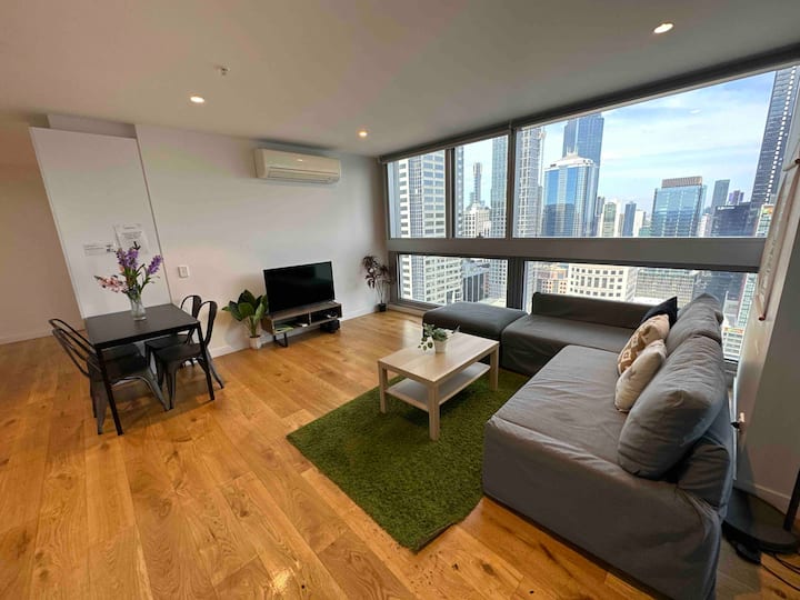 Cozy City Escape – Balcony & Pool Access - Melbourne