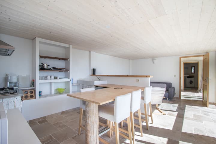 Bas De Villa Au Milieu Des Oliviers. - Èze