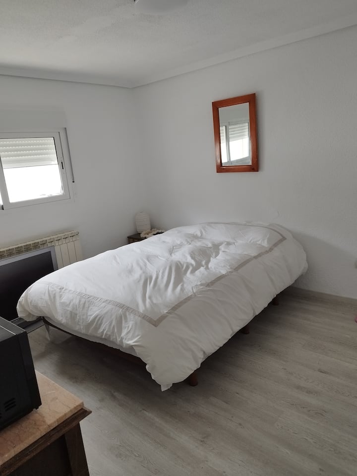 Habitación Grande Con Cama De 1'35 Y Cerradura - Villaviciosa de Odón