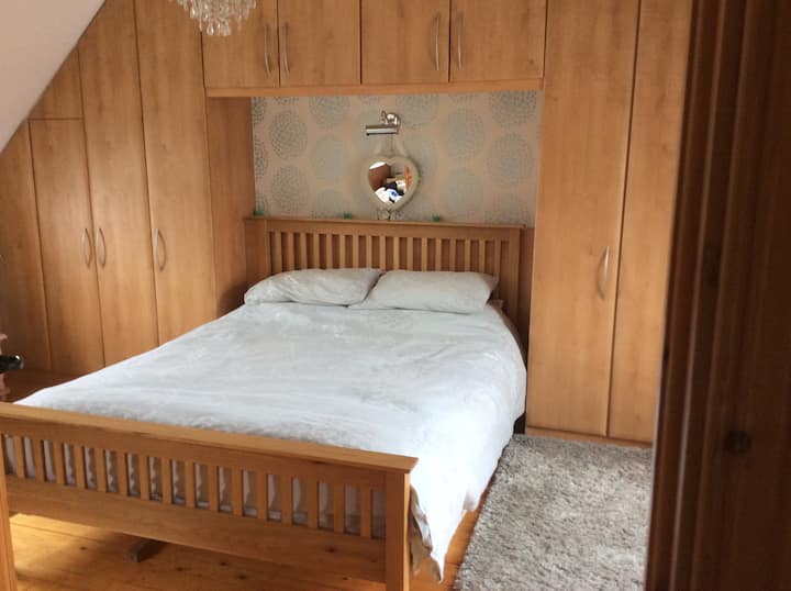 Large Double With Kingsize Bed - Maynooth