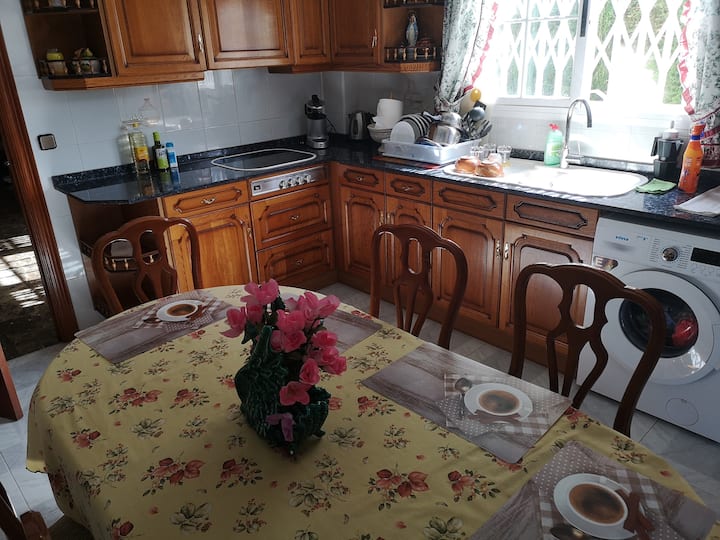 4 Habitaciones (Hasta 12 Huéspedes) - Granollers