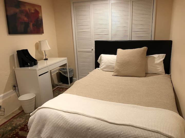 Large Room In Residential Sf Home - San Francisco, CA