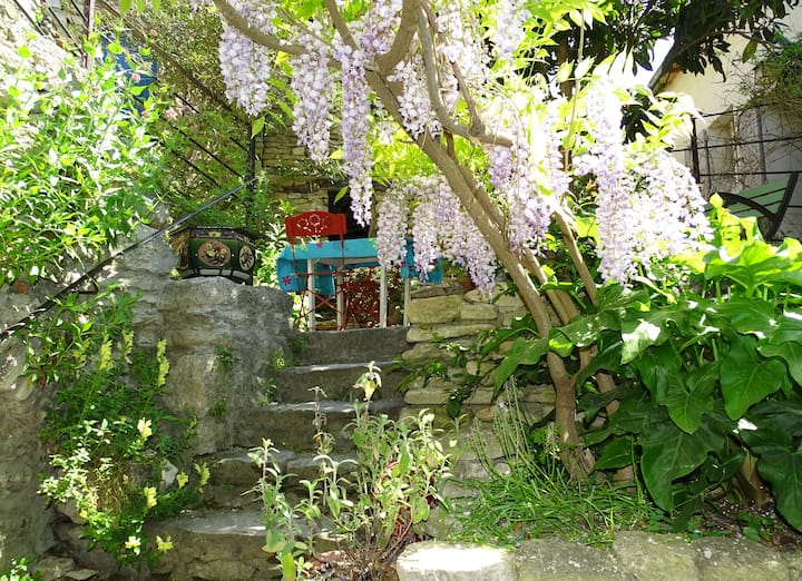 Artist's Paradise In Provence! - Views, Peace, Village Centre - Fontaine-de-Vaucluse