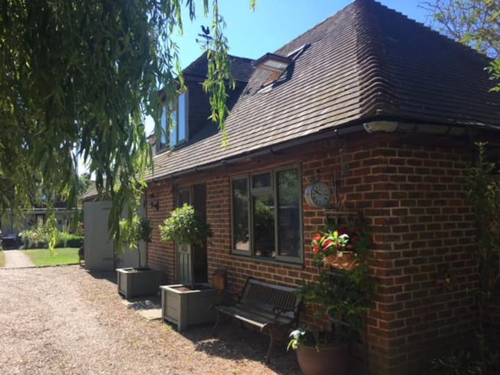 Whispering Willows, Near Gusbourne Vineyard - Tenterden