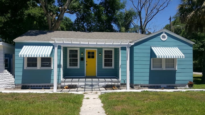 Rooster's Blue Den - Tampa, FL