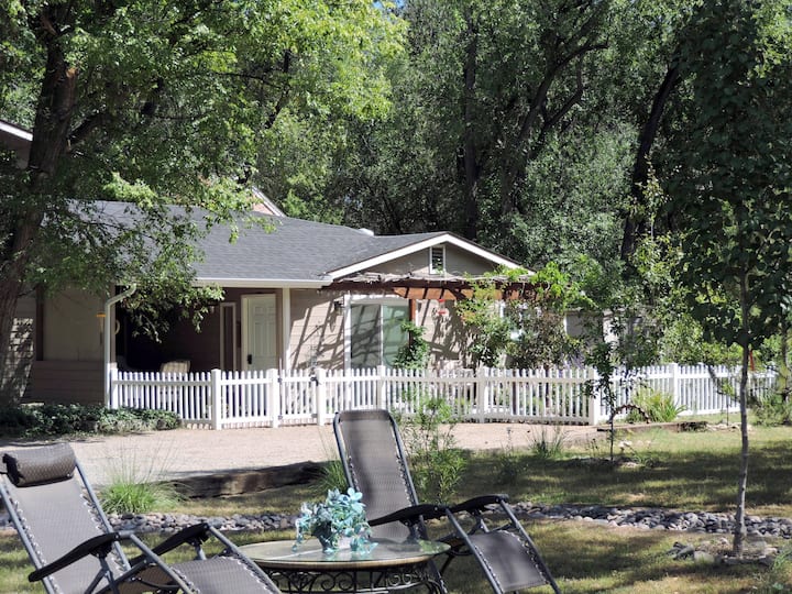 Sparkling Prescott Hideaway Cottage & Meadow - Prescott, AZ