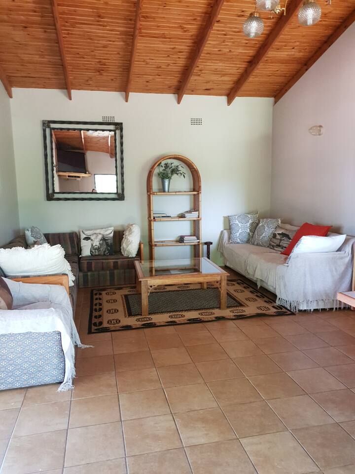 3 Sleeper Rm1 Honey Lodge Self Catering Dinokeng - Hammanskraal