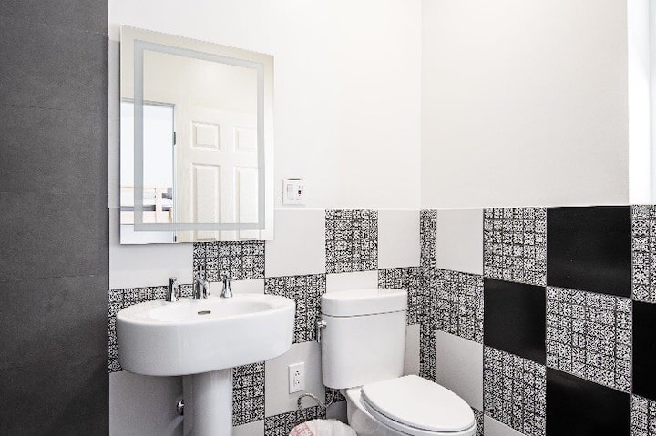 Tiny Guest House In Sw Sawtelle - Santa Monica, CA
