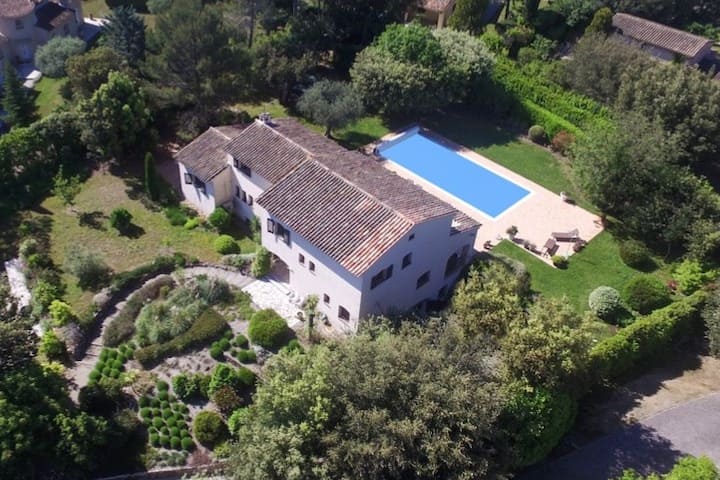 Spacious, Modern 5 Bedroom Villa With Large Pool - Roquefort-les-Pins