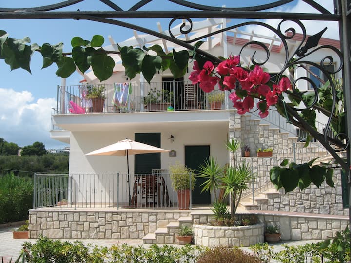 Trilocale Vicino Al Mare Di Pizzomunno - Vieste