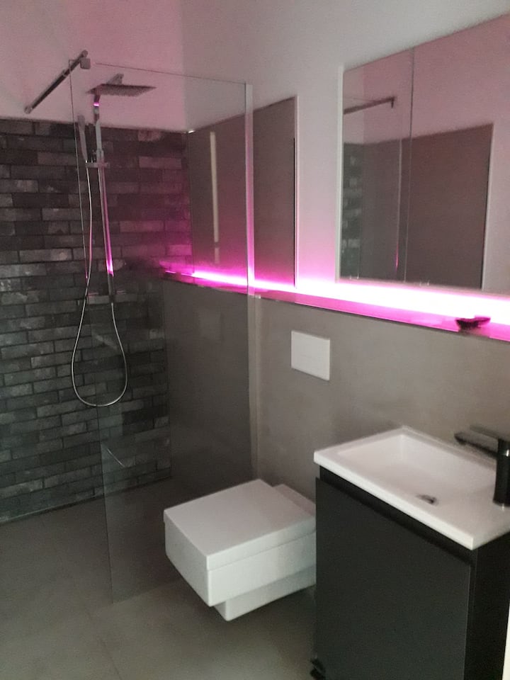 Stylishes Altbauzimmer Mit Eigenem Eingang & Bad - Aachen